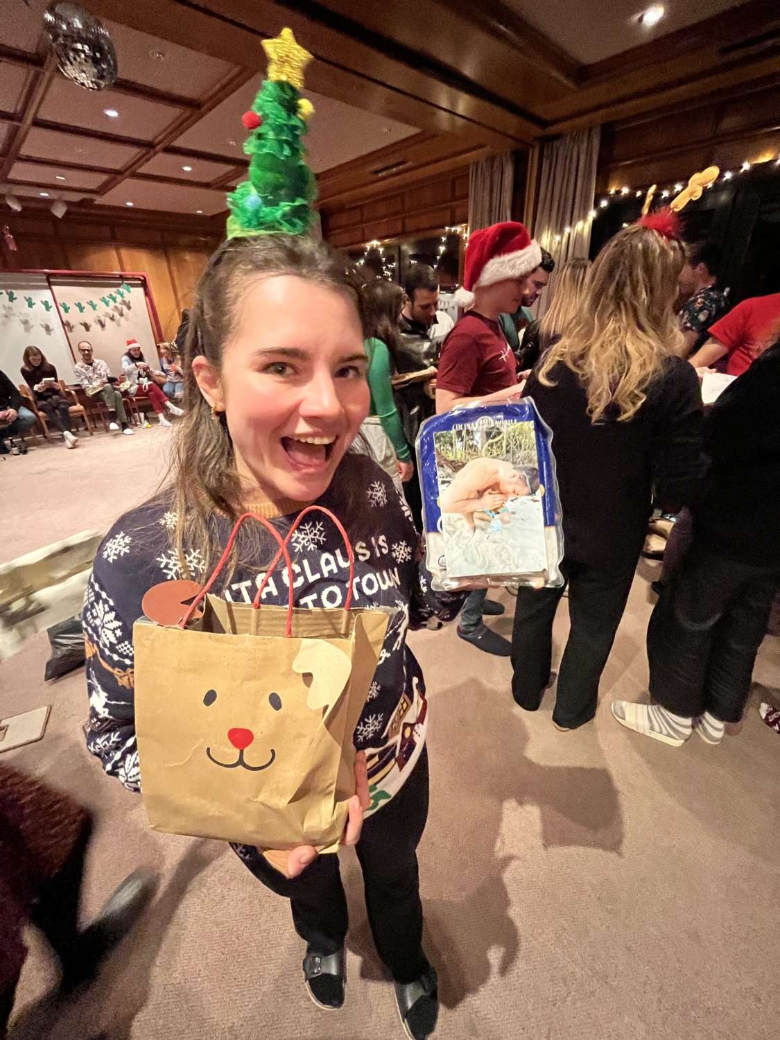 Christmas Party at Work: 20 awesome ideas [+Checklist]